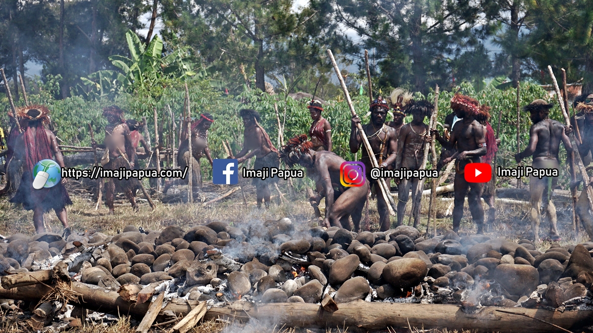 Ini Kesan Wisatawan Mancanegara Icip – Icip Kuliner Bakar Batu FBLB ...